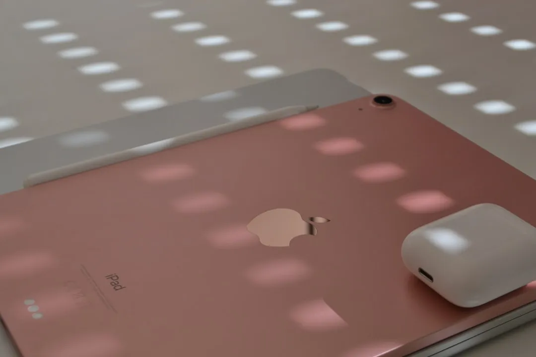 Apple's Foldable iPhone: Crease-Free Design Revealed for 2026